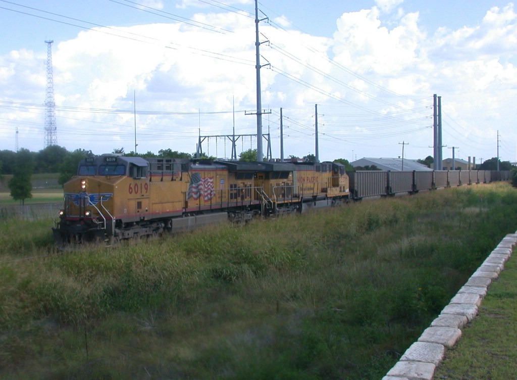 UP 6019 UP 7337 NB with empty hoppers for coal